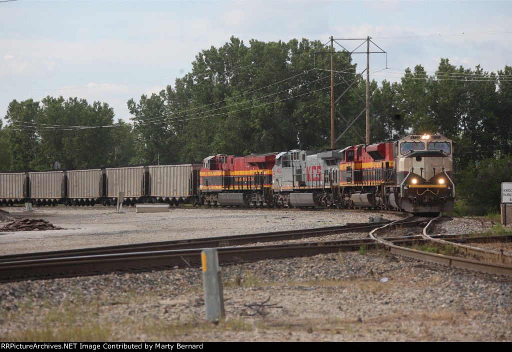 BNSF 9733, Leading KCS 4052, 4605. and 4780 at Airline Junction
